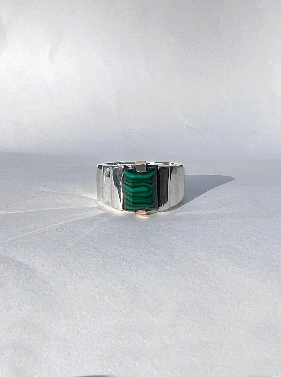 Small Ari Ring in Malachite – Maiden Name