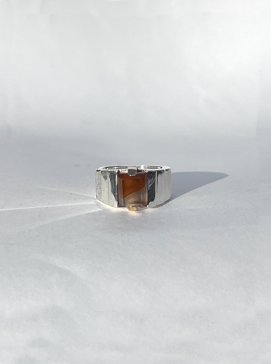 Small Ari Ring in Dual Tone Agate – Maiden Name